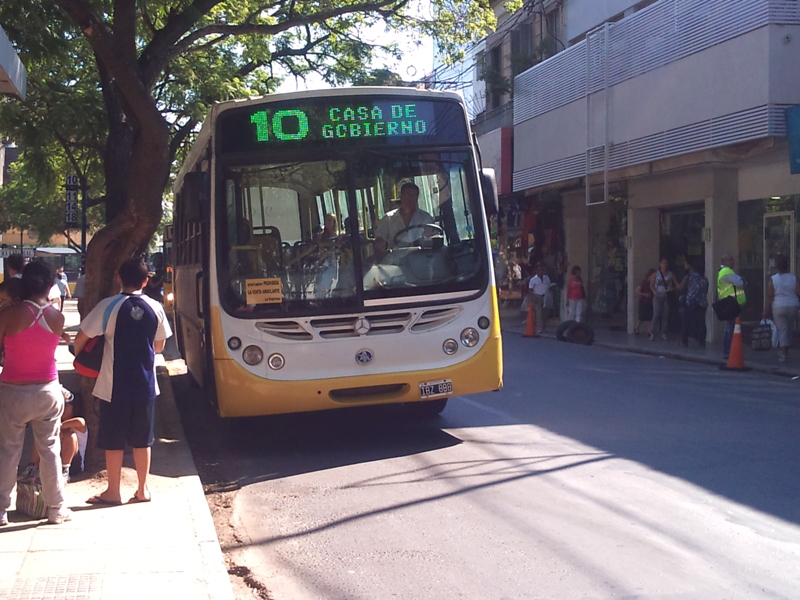 Se restablece lentamente el servicio de la Linea 10 | Radio EME