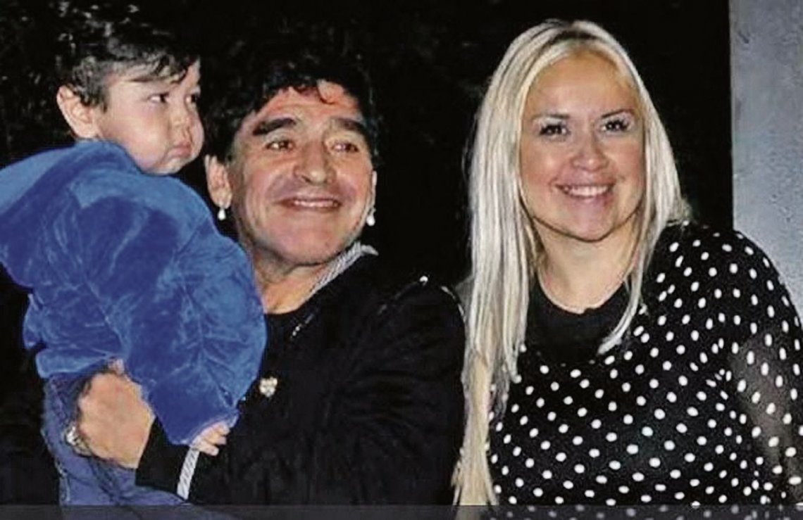 Diego Maradona y Verónica Ojeda parten rumbo a México | Radio EME