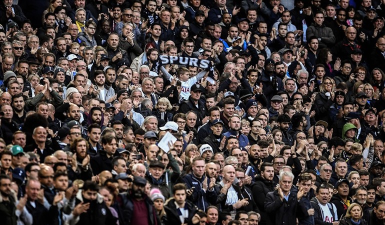 Hinchas del Tottenham le dedicar una canción al VAR | Radio EME