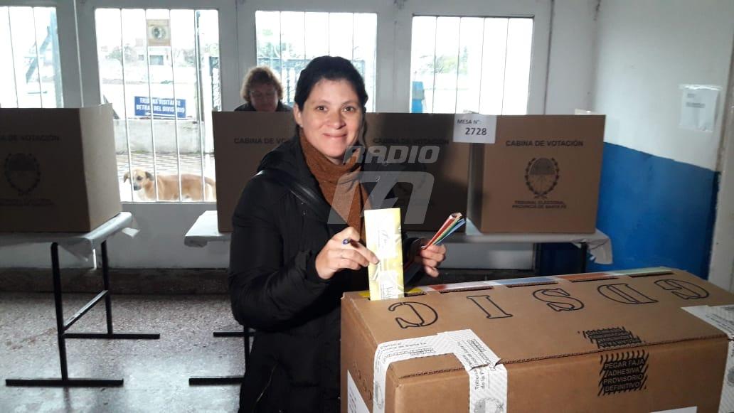 Votó Eliana Ramos: "Que el santafesino haga un esfuerzo y se acerque a ...