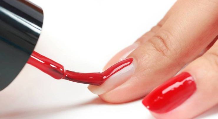 Por pintarse las uñas casi pierde un dedo | Radio EME