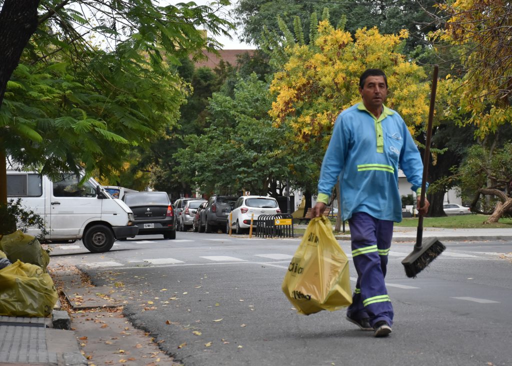 Día de la Bandera: así serán los servicios municipales este sábado ...