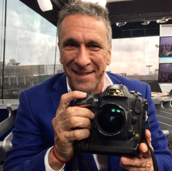 Víctor Bugge, el hombre que fotografió a De La Rúa corriendo hacia el ...
