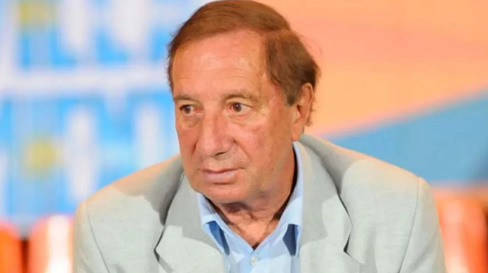 Aseguran que Carlos Bilardo está viendo los partidos de Argentina y ...