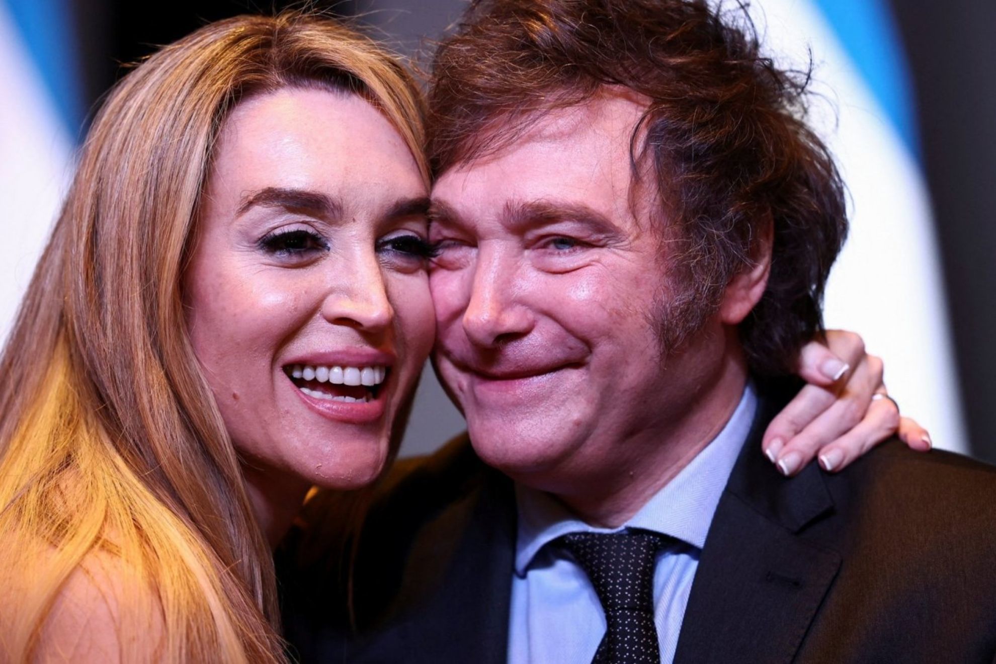 Milei se mostró eufórico cantando en el teatro Gran Rex | Radio EME