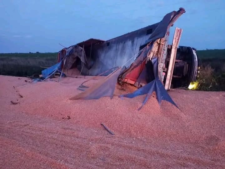 Vuelco de un camión en la ruta 80 cerca de Gálvez | Radio EME